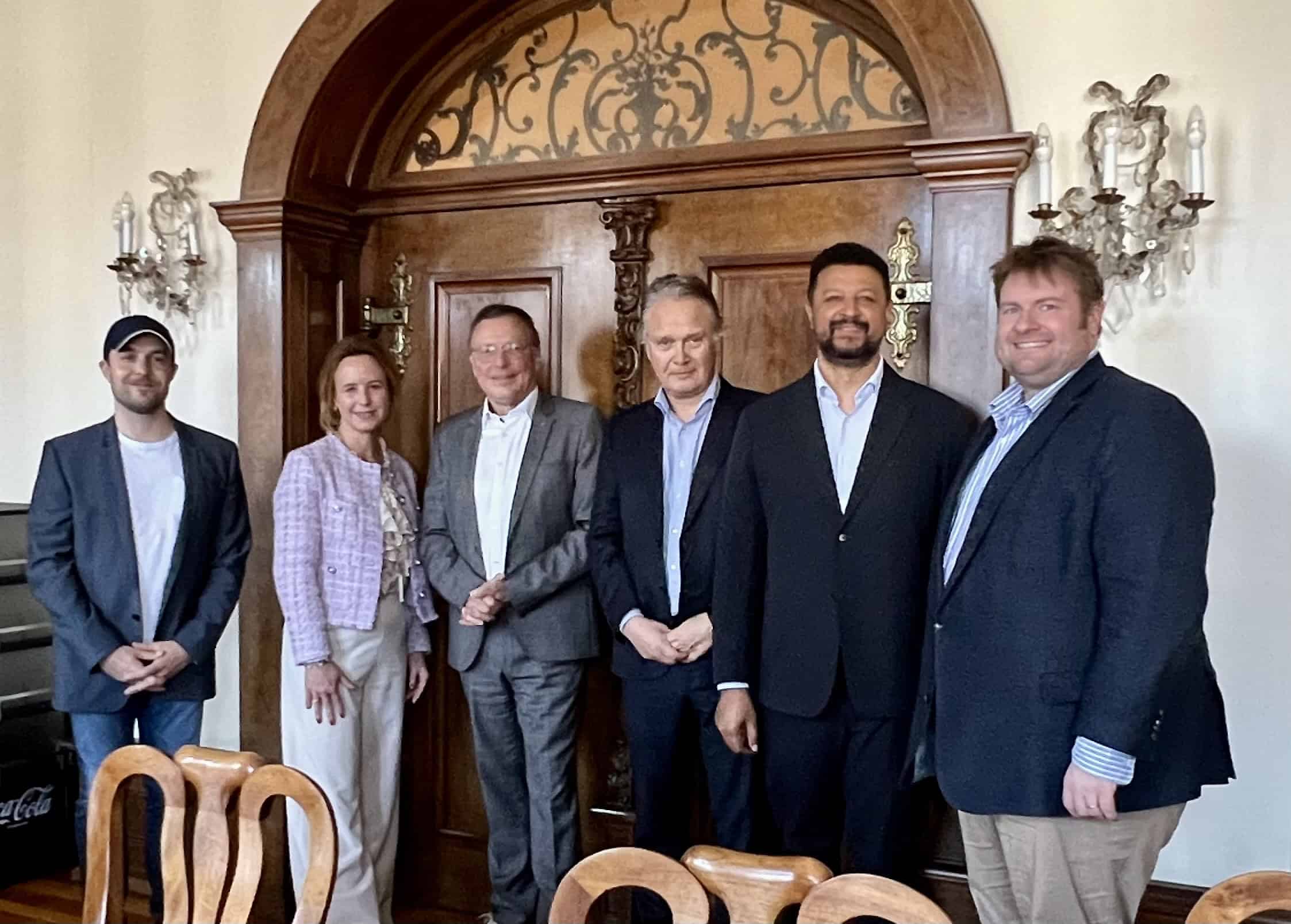 Einstimmige Wiederwahl: Trägerverein der Deutschen Journalistenschule ...